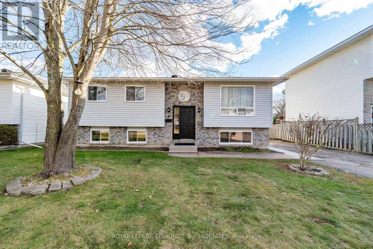 4 CRAIG PLACE, Petawawa, ON K8H3L3 House For Sale | RE/MAX | X12511392