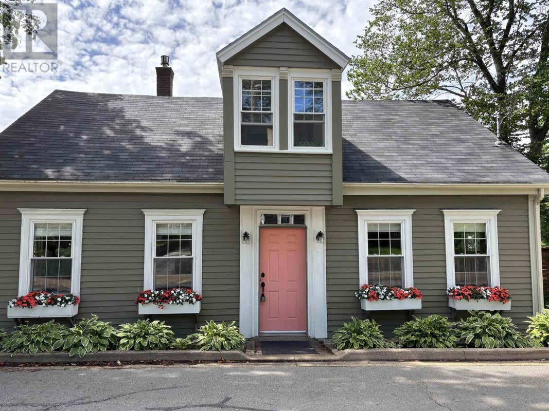 66 Main Street, Liverpool, NS B0T1K0 House For Sale | RE/MAX | 202519624