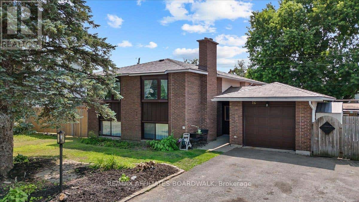 16 COOLBROOK CRESCENT, Ottawa, ON K0A3P0 À vendre | RE/MAX | X12333215