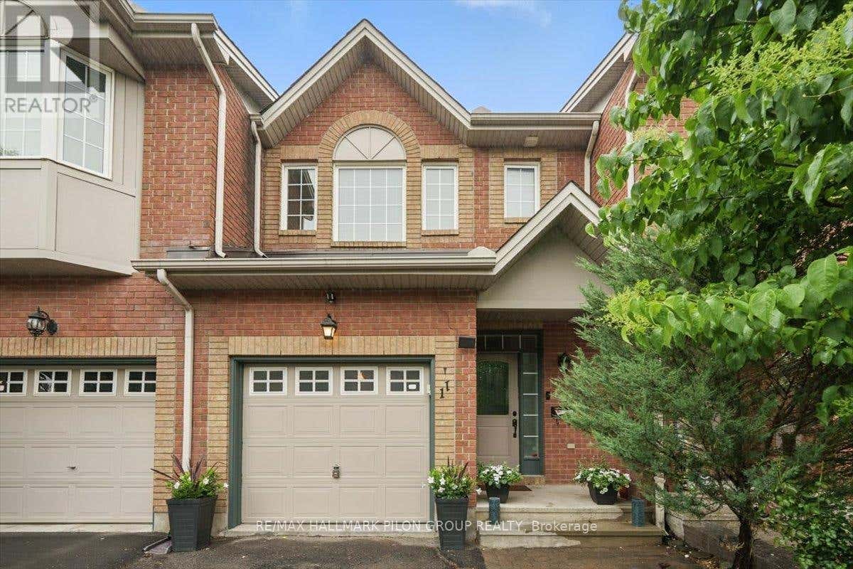 11 GREAT OAK PRIVATE, Ottawa, ON K1G6P7 À vendre | RE/MAX | X12271335