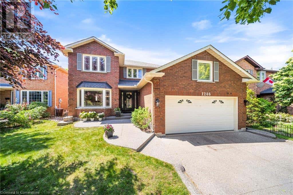 1246 OLD CARRIAGE Way, Oakville, ON L6M2E4 House For Sale | RE/MAX ...