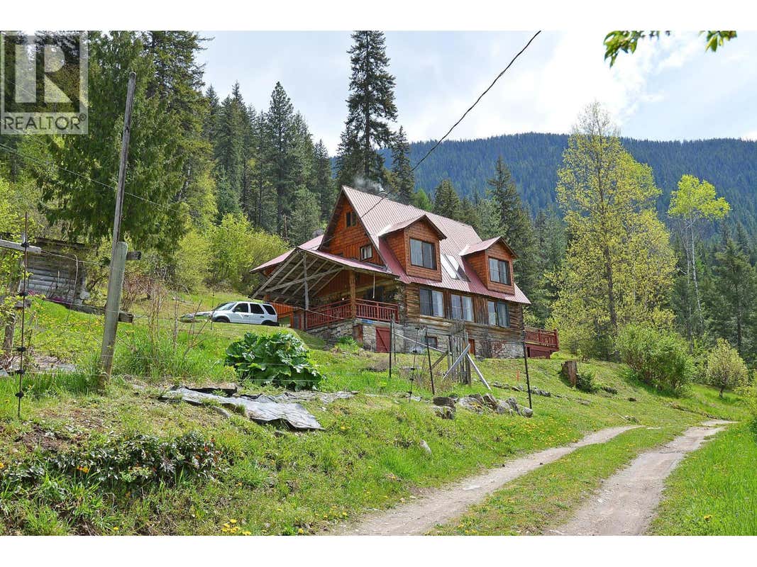 7150/7154 GRAHAM Road, Appledale, BC V0G2J0 House For Sale | RE/MAX | 10360388