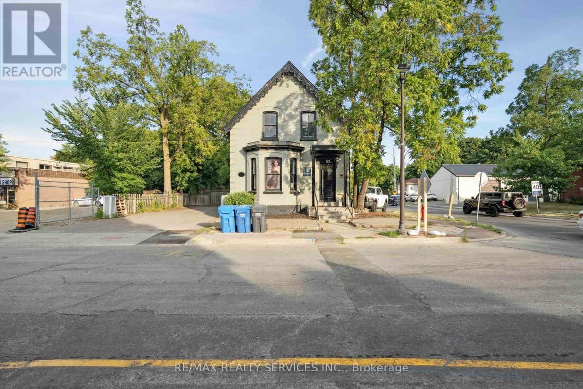 127 QUEEN STREET W, Brampton (Downtown Brampton), ON L6Y1M3 House For ...