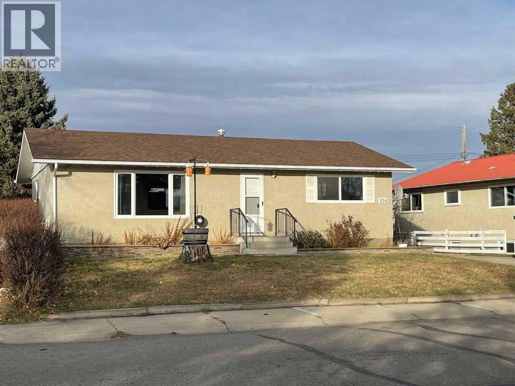 524 51 Avenue W, Claresholm, AB T0L0T0 House For Sale | RE/MAX | A2270694