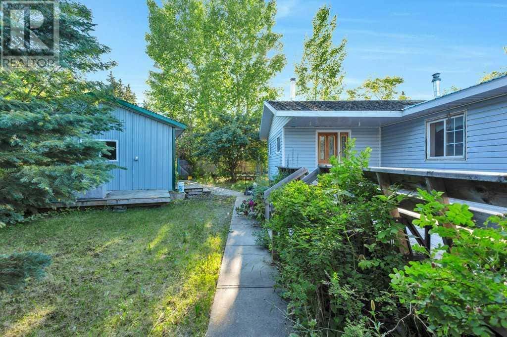 4547 Eastview Crescent, Rimbey, AB T0C2j0 House For Sale | RE/MAX ...