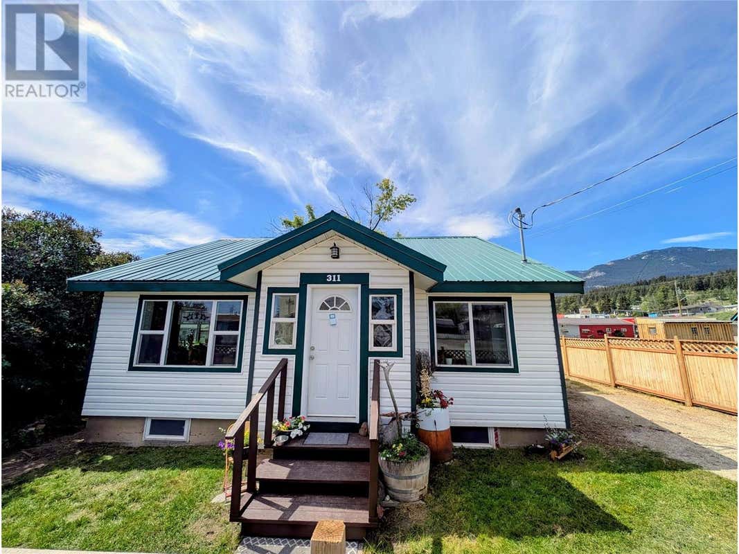 311 Dewdney Avenue, Clinton, BC V0K1K0 House For Sale | RE/MAX | 10355761