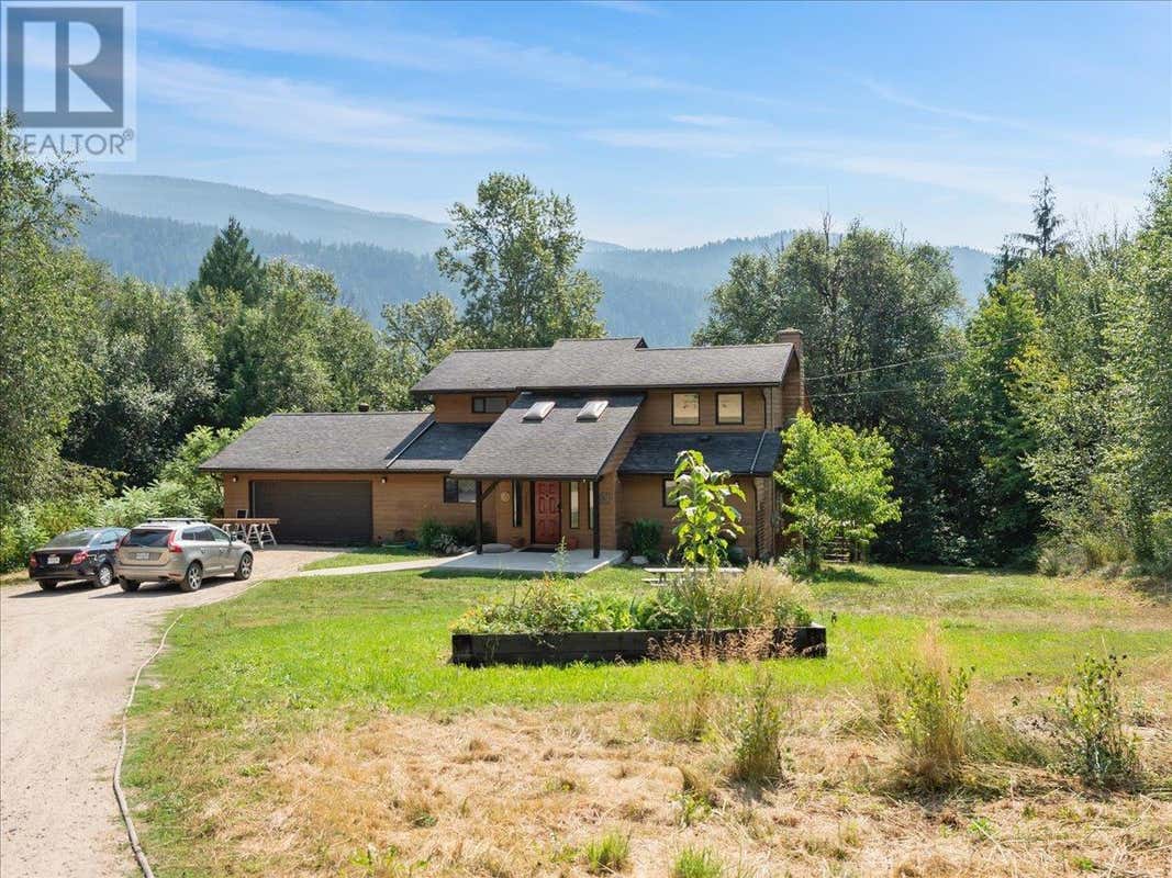 6172 SLOCAN RIVER Road, Winlaw, BC V0G2J0 House For Sale | RE/MAX ...