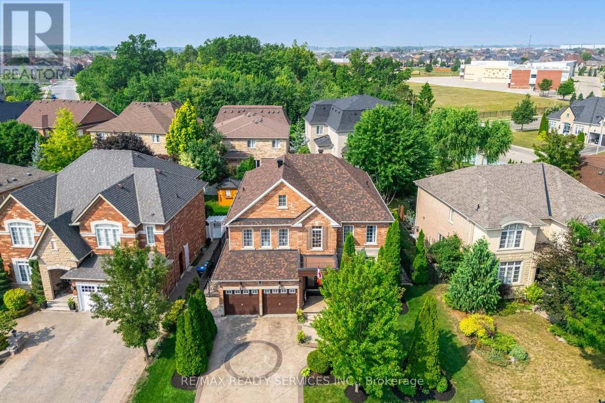 6 HUGO ROAD, Brampton (Vales of Castlemore North), ON L6P1W4 À vendre ...
