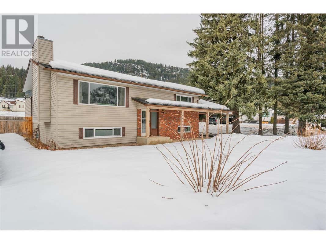 27 SHORT Street, Fruitvale, BC V0G1L0 House For Sale | RE/MAX | 10336150