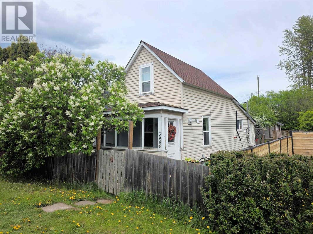 3944 FIRST AVENUE, Smithers, BC V0J2N0 House For Sale | RE/MAX | R3007773