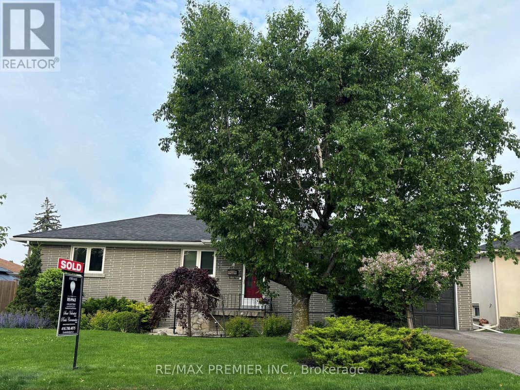 4 WELDON COURT, Toronto (Rustic), ON M6L1V5 House For Sale | RE/MAX ...