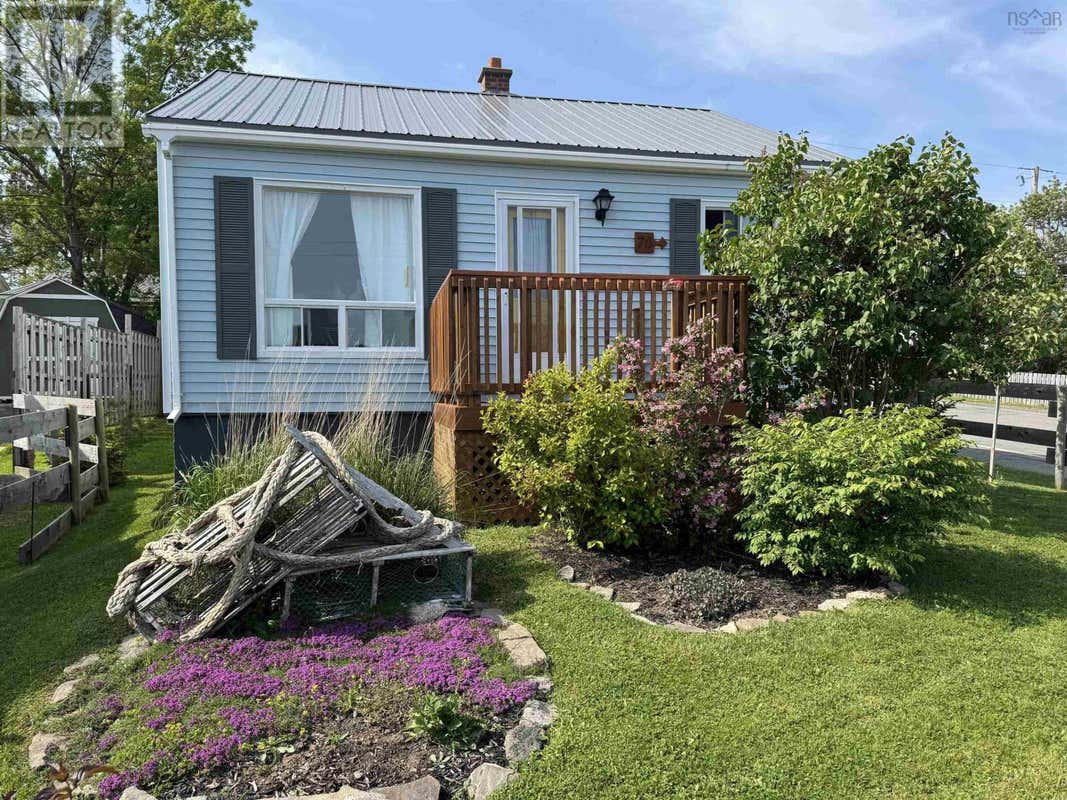 70 Chestnut Street, Pictou, NS B0K1H0 House For Sale | RE/MAX | 202515031