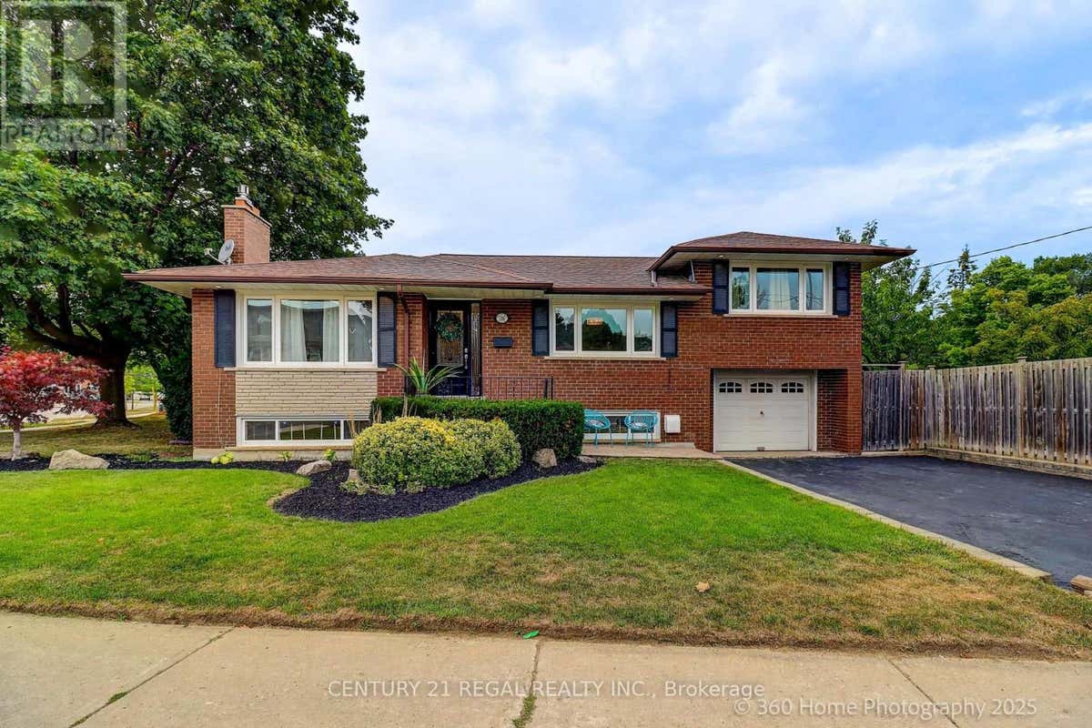 116 SWEENEY DRIVE, Toronto (Victoria Village), ON M4A2J9 À vendre | RE ...