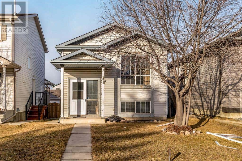 225 Martindale Drive NE, Calgary, AB T3J3M5 À vendre | RE/MAX | A2196850