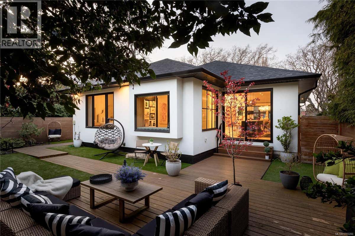 2473 Plumer St, Oak Bay, BC V8S5G9 House For Sale | RE/MAX | 1015286