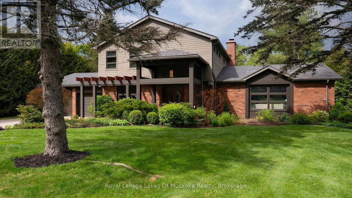 31 CURLING ROAD, Bracebridge (Macaulay), ON P1L1M6 House For Sale | RE/MAX | X12354779