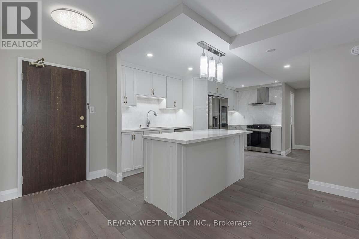 1104 - 820 BURNHAMTHORPE ROAD, Toronto (Markland Wood), ON M9C4W2 House ...