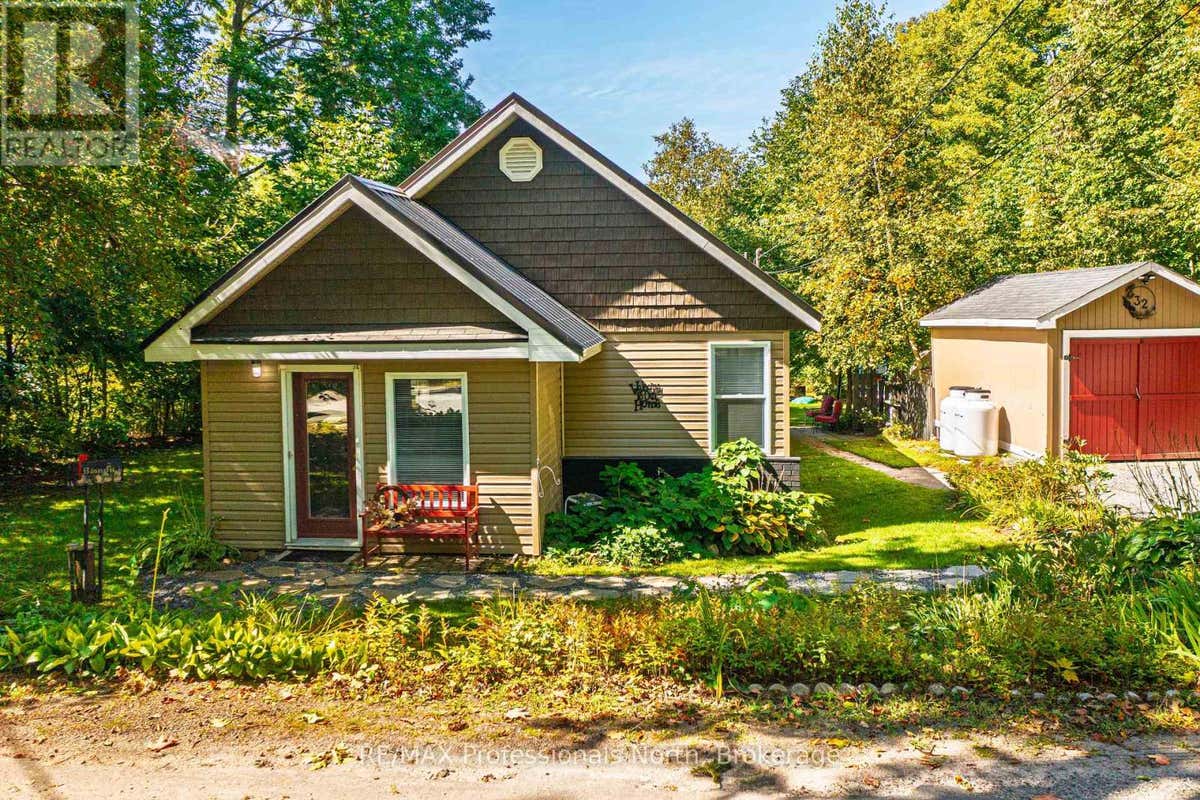 32 BETHUNE ROAD S, Huntsville (Stisted), ON P1H2J2 House For Sale | RE ...