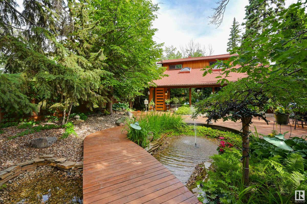 14228 RAVINE DR NW, Edmonton, AB T5N 3M2 House For Sale | RE/MAX | E4448131