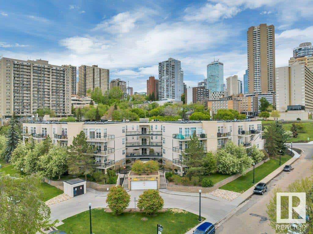 #403 9804 101 ST NW, Edmonton, AB T5R 2X3 À vendre | RE/MAX | E4430368