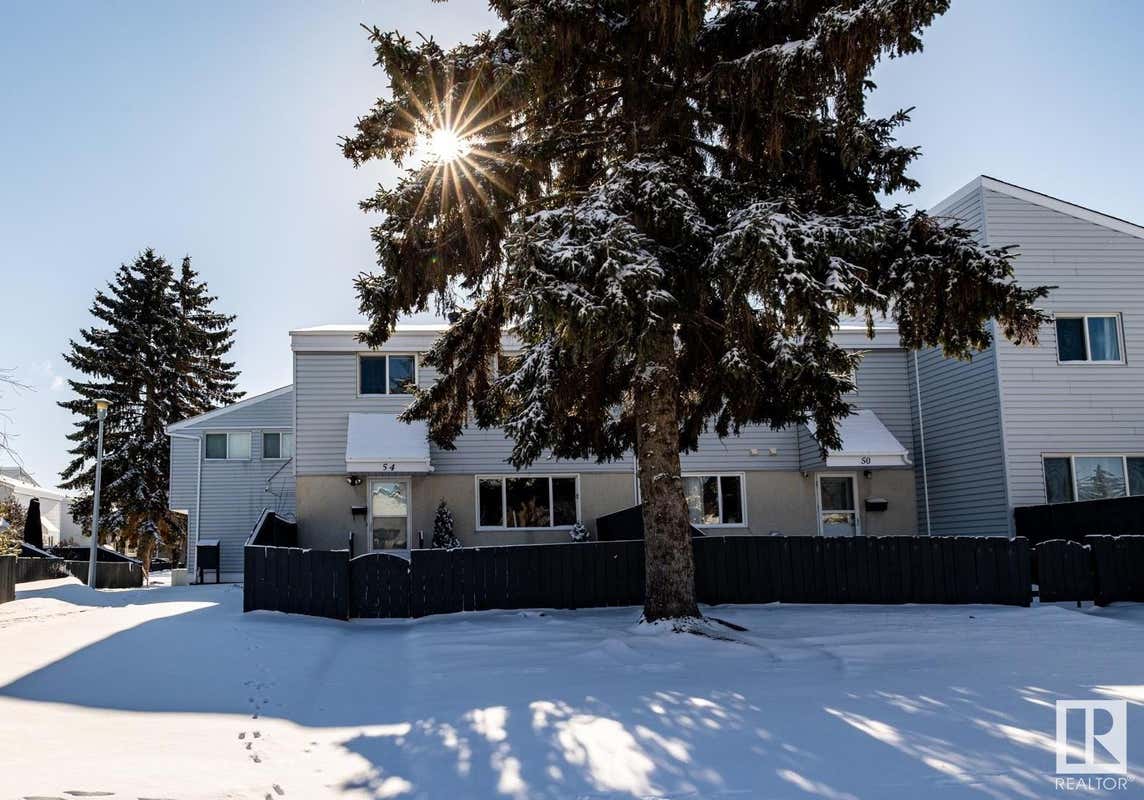 54 MCLEOD PL NW, Edmonton, AB T5A 3A8 À vendre | RE/MAX | E4426135