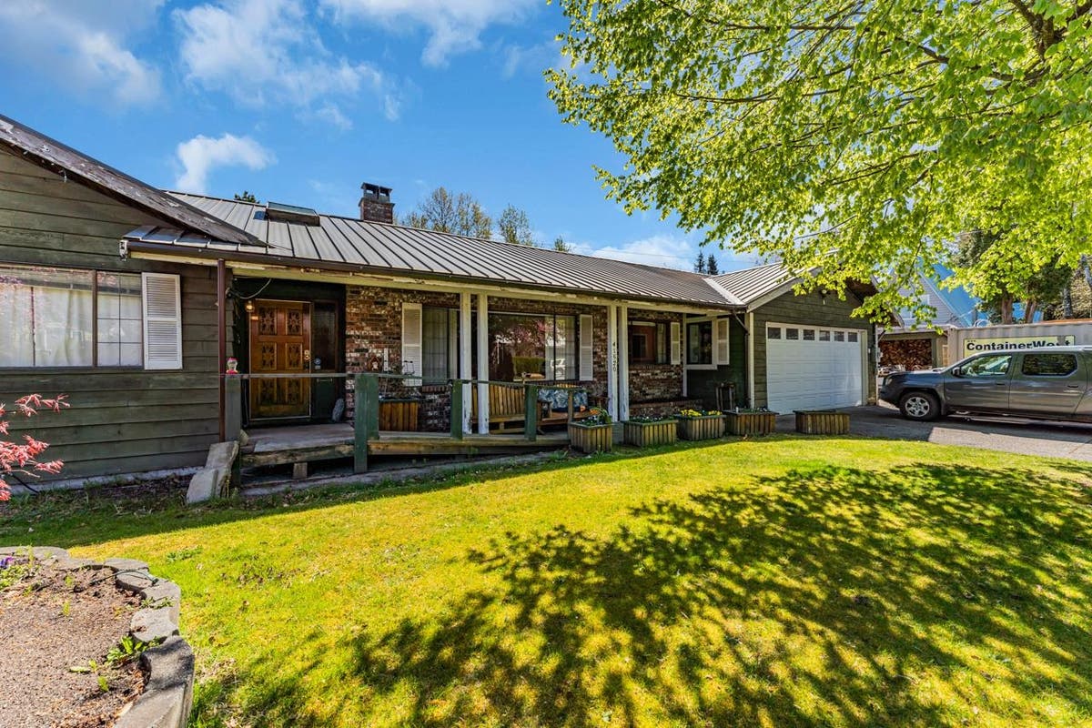 41520 BRENNAN ROAD, Squamish BC V0N 3G0, Squamish, BC V0N 3G0 House For ...