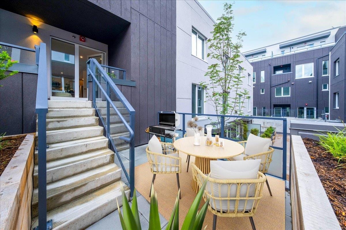 205 2075 E 1ST AVENUE, Vancouver BC V5N 1B6, Vancouver, BC V5N 1B6 Townhouse For Sale | RE/MAX ...