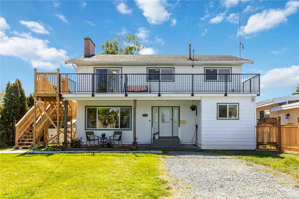 2255 Henry Ave, Sidney BC V8L 2A8, Sidney, BC V8L 2A8 House For Sale ...