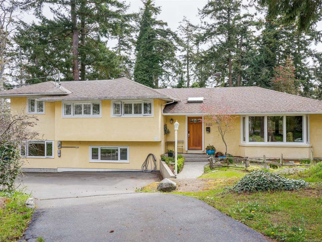 3935 Tudor Ave, Saanich BC V8N 4L2, Saanich, BC V8N 4L2 À vendre | RE ...