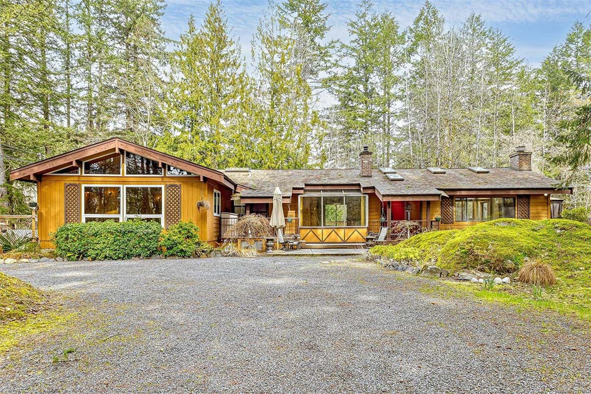 2298 Munn Rd, Highlands BC V9E 1H5, Highlands, BC V9E 1H5 House For Sale | RE/MAX | 1011005
