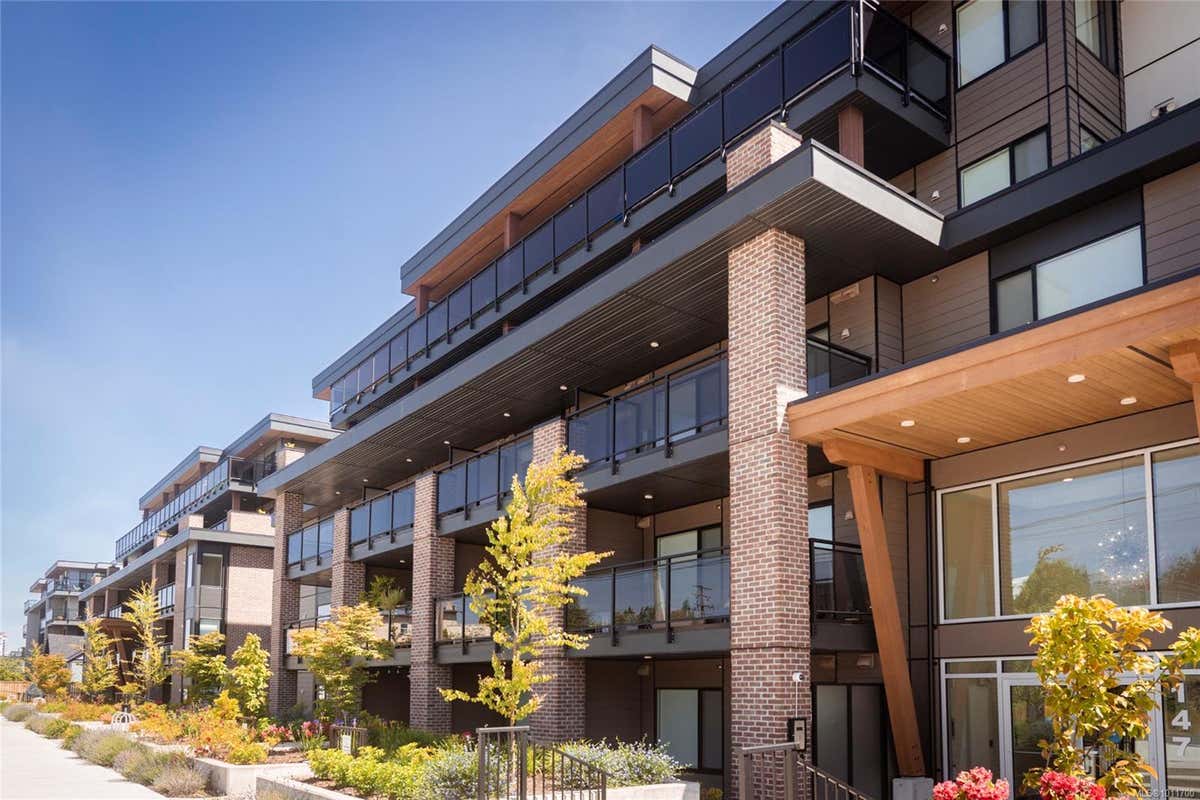 135 Haliburton St # 206, Nanaimo BC V9R 4V9, Nanaimo, BC V9R 4V9 Condo For Sale | RE/MAX | 1011700