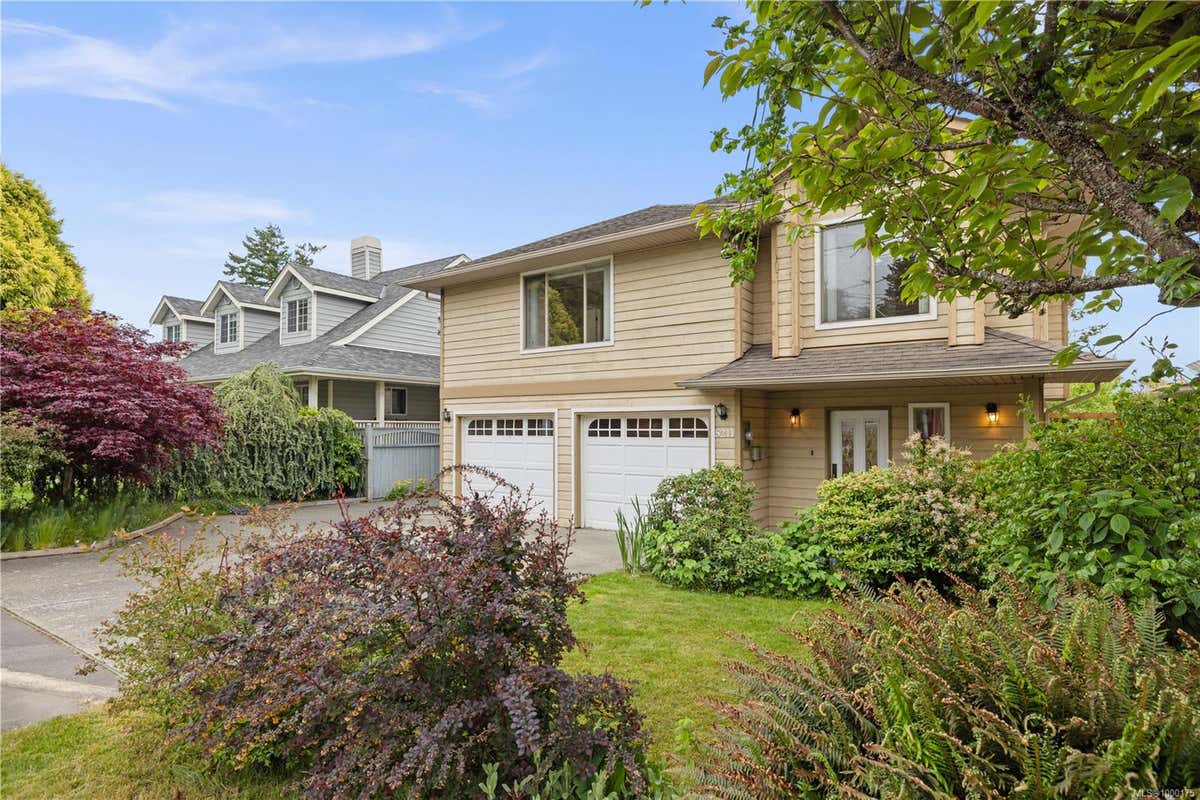 5211 Sark Rd, Saanich BC V8Y 2M4, Saanich, BC V8Y 2M4 House For Sale ...